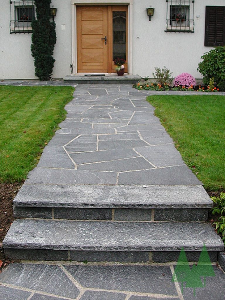 Treppe Naturstein mit Abdeckplatte – Kaderli AG – Gartenbau